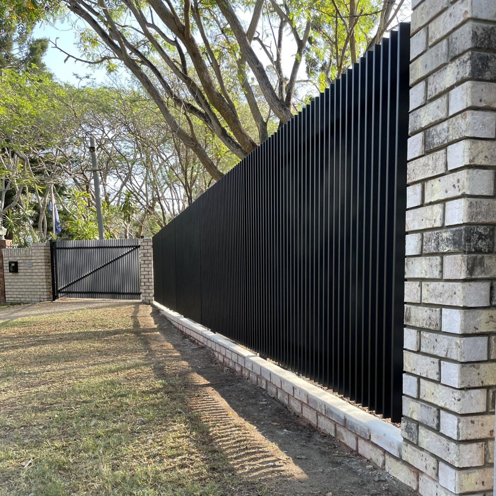 Aluminium Blade Fence Panel 2.2m Wide - Black – Future Fence